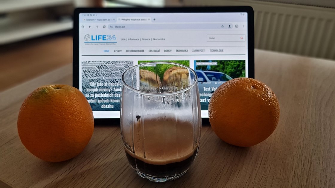 Letní kávové recepty vás mohou překvapit. Třeba espresso s čerstvou pomerančovou šťávou | Life24.cz